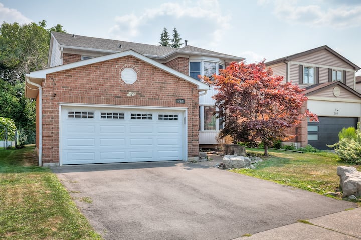 Modern 5br Family Home | Free Parking | New Reno - Vaughan