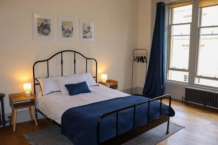 Large Room In West End With Private Bathroom - Glasgow