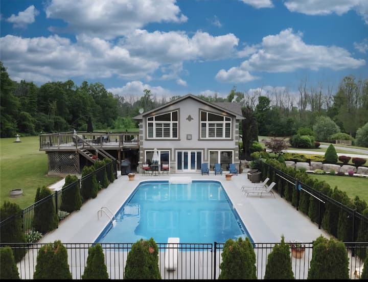 Blue Haven Estate Escape With Summer Pool - St. George, Canada