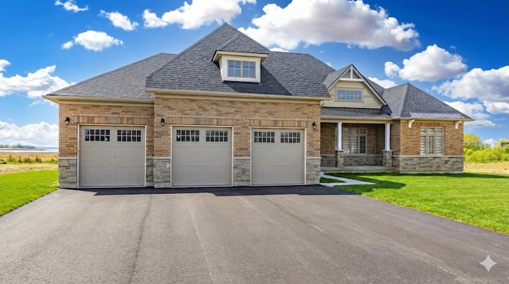 Lakeview Stay – 4br Main Floor Only - All Season - Brighton