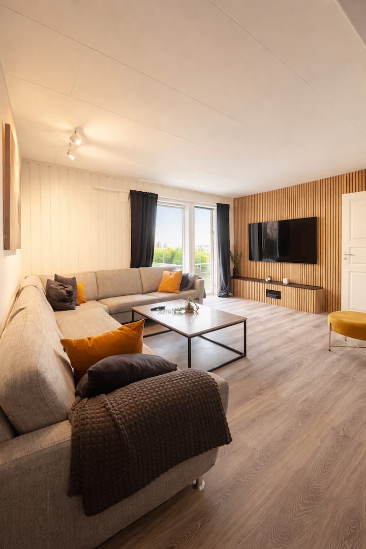 Stor Leilighet Med God Utsikt! - Tromsø