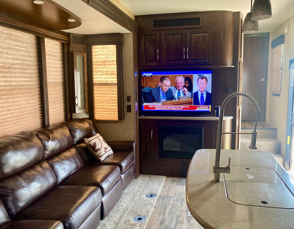 THE MEGA Deluxe RV & Outdoor LVG - Campers/RVs for Rent in Las Vegas ...