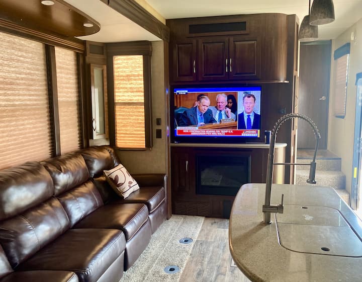 The Mega Deluxe Rv & Outdoor Lvg - Las Vegas, NV