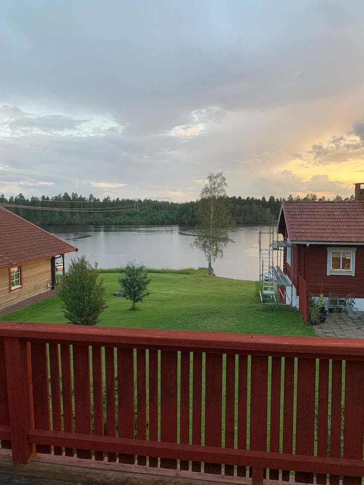 Litet Hus Med Sjöutsikt - Mora