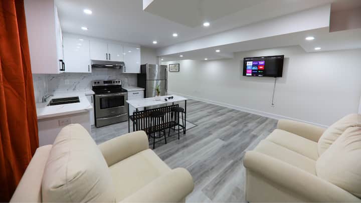 Clean & Cozy Home Near Downtown - Alliston