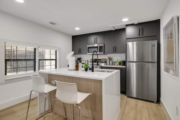 Luxury Stay In Heart Of Dallas + Massive Backyard! - White Rock - Dallas