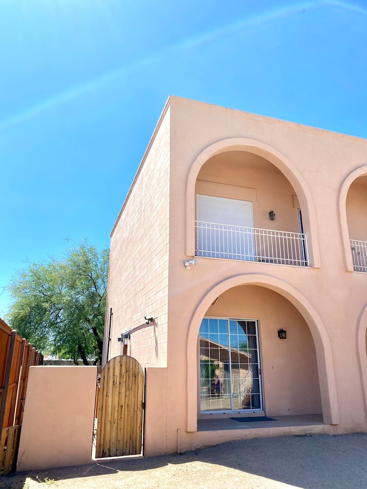 Central Cozy Studio Escape - Tucson, AZ