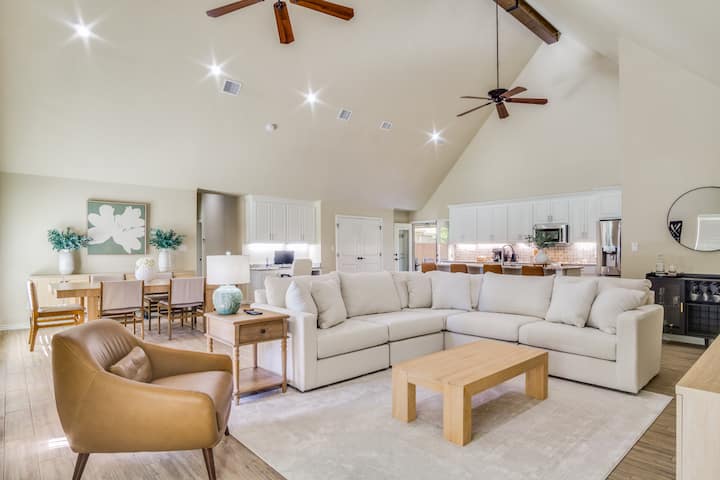Granbury Lake Stay | Dock, Fire Pit & Views - Granbury, TX