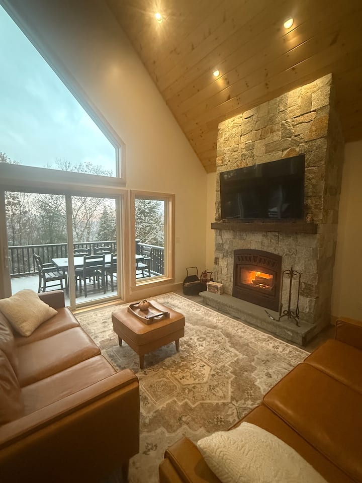 Gorgeous Mountainside Chalet - Jackson, NH