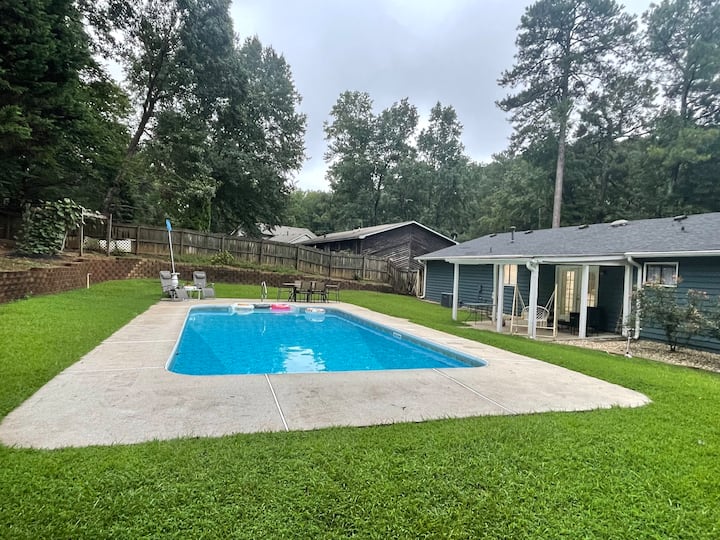Poolside Bliss In Lawrenceville - Snellville, GA