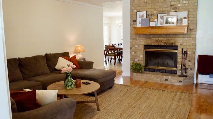 Clean And Cozy Bryan Home *New Listing* - Bryan, TX