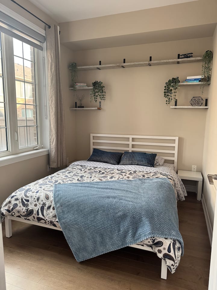 Boutique Style Smart Suite - Oakville