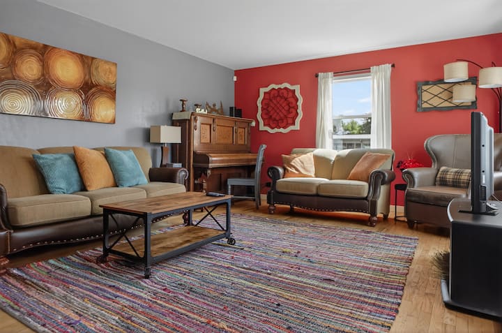 Pet Friendly 4br Mid-town Home With Fenced Yard - Billings, MT