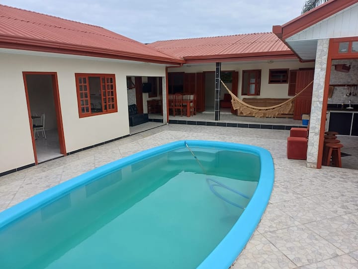 Casa Com Piscina Em
Matinhos - Matinhos