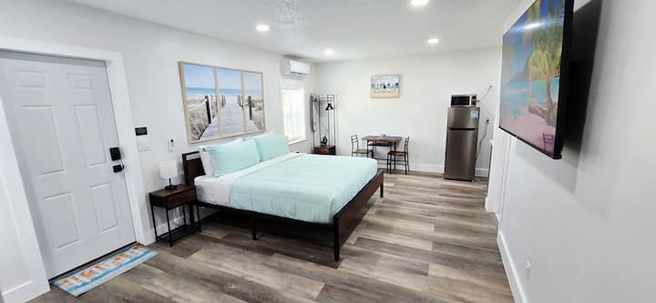 Private Apt, Quiet Neighborhood, King Bed,65’ Hdtv - Port St. Lucie, FL