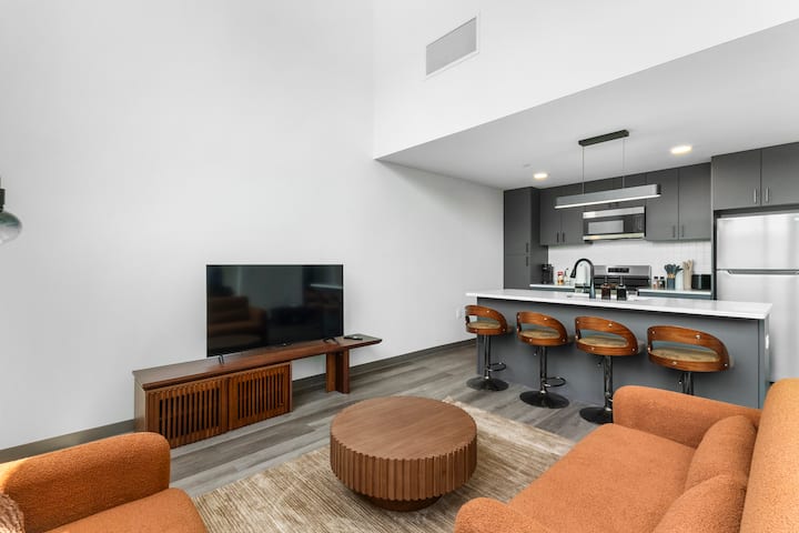 Modern 1b1.5b Loft W/ Gym + Parking - Cleveland