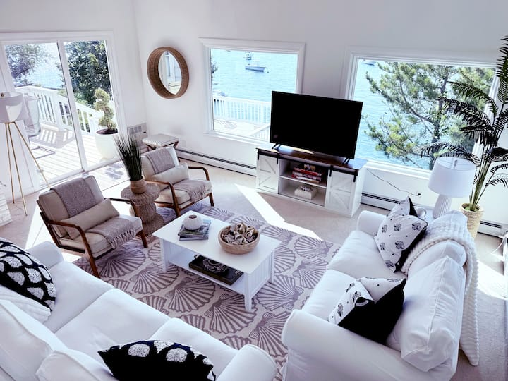 Oceanfront Oasis With Expansive Views From 4 Rooms - Beverly