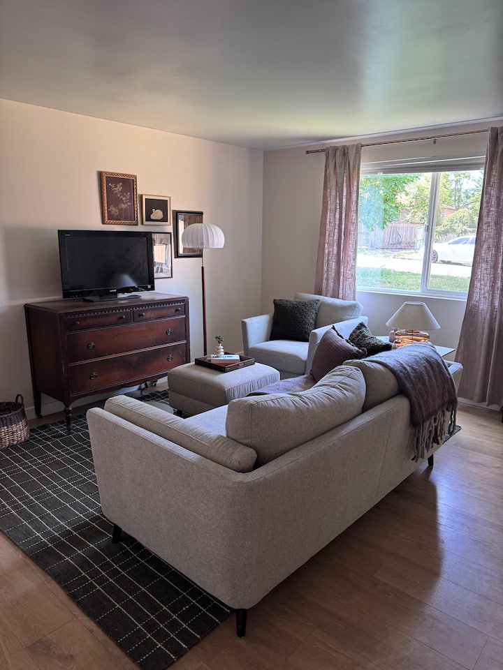 Quiet 2-bedroom House With Private Yard & Parking - Tukwila, WA