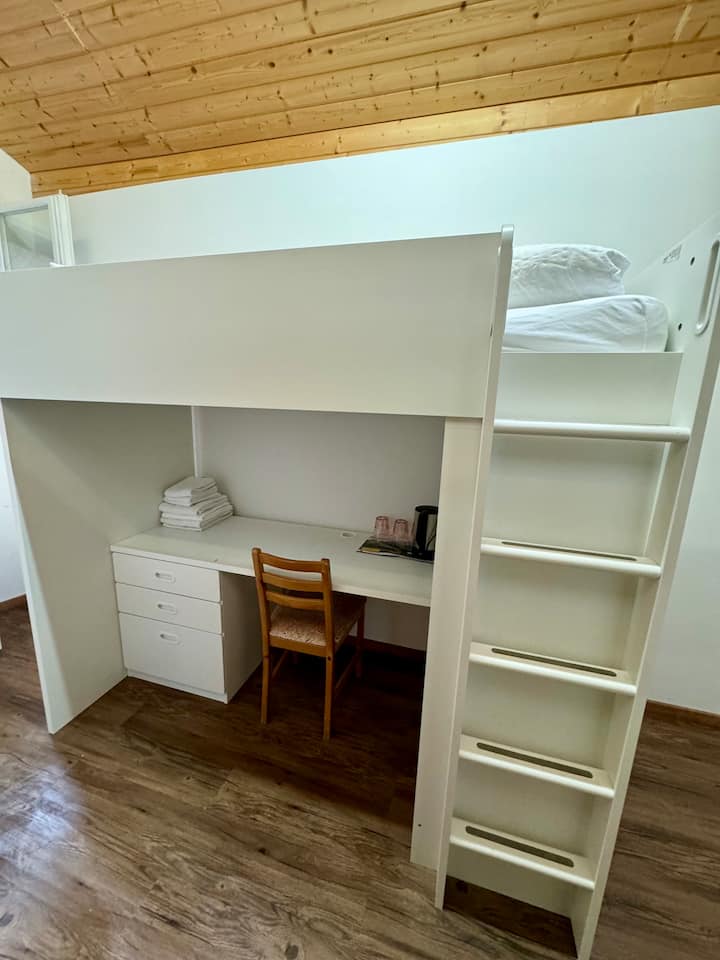 Center Private External Bathroom - Beatenberg