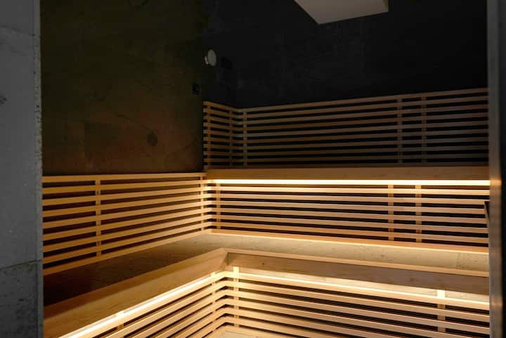 「火を味わう」マグマスパ式サウナと薪火料理が自慢の宿 - 洲本市