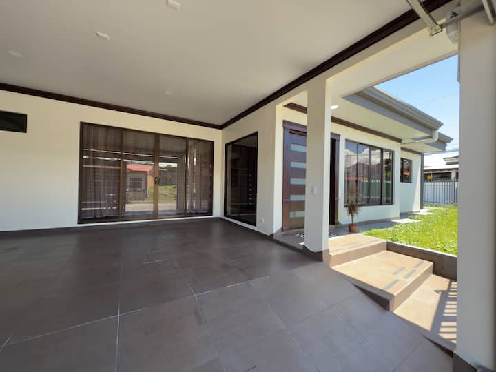 Fully Equipped • 3 Beds • 2 Cars • 20-min Airport - Costa Rica