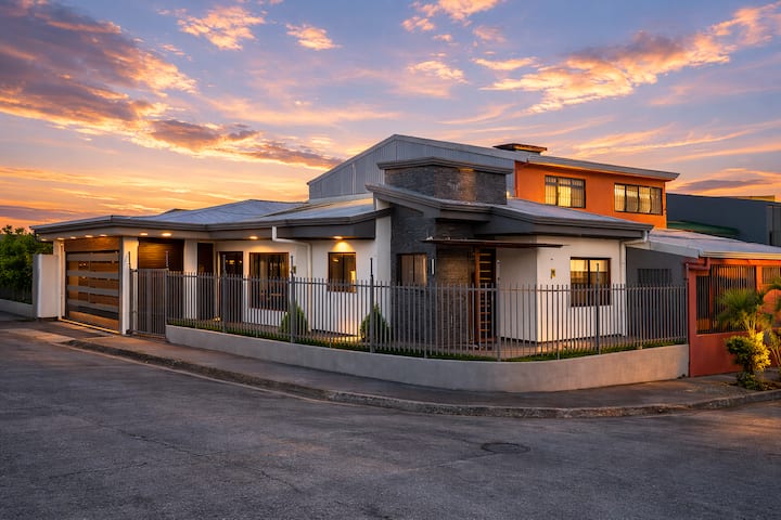 Spacious Home • Parking • Fast Wifi - Costa Rica