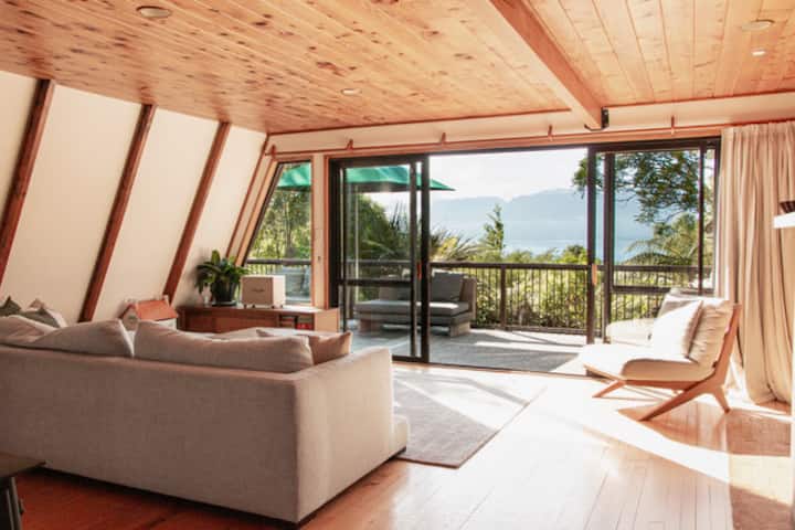 Escape To The Lake - Stunning Views - Rotorua