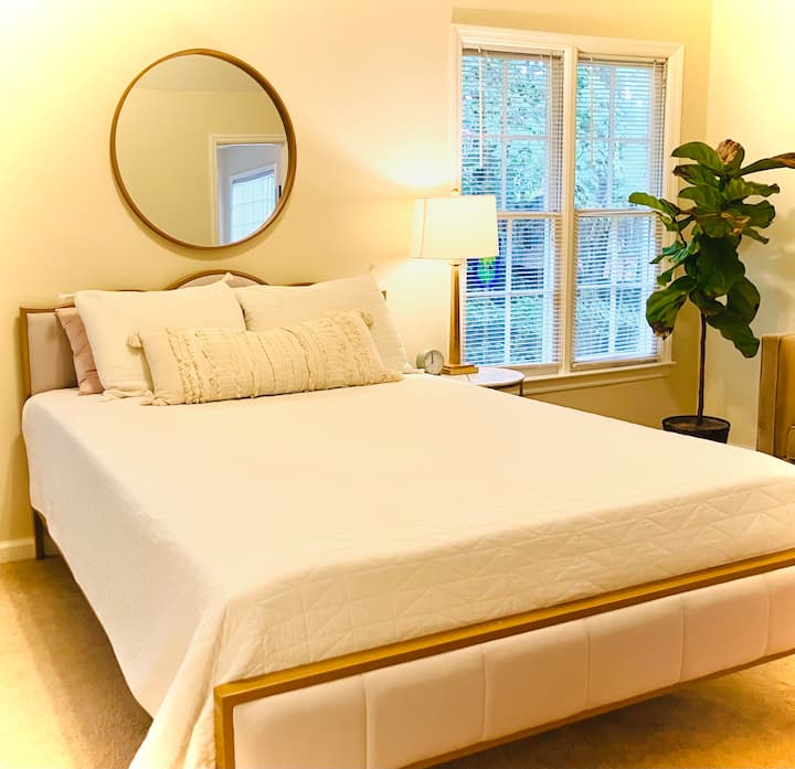 Cozy Room W/ Soaking Tub In Suburban Atl - Acworth, GA