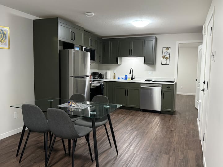 Peaceful Crown Basement Suite - Regina