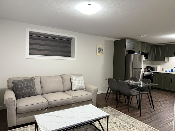 Peaceful Crown Basement Suite - Regina
