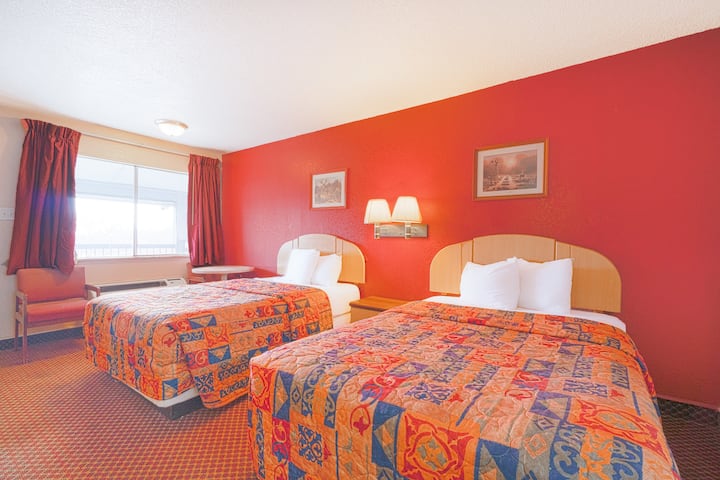 2 Single Bed | Regency Inn By Oyo Three Rivers - Three Rivers, TX