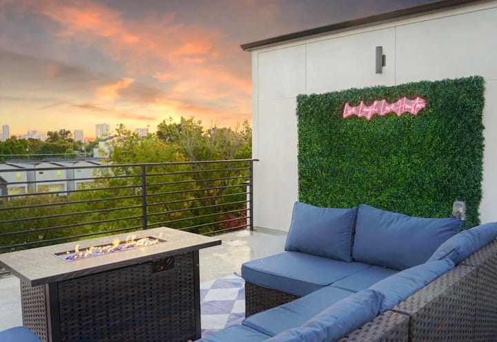 3br Home Fire Pit + Pool + Ping Pong Near Downtown - Houston, TX