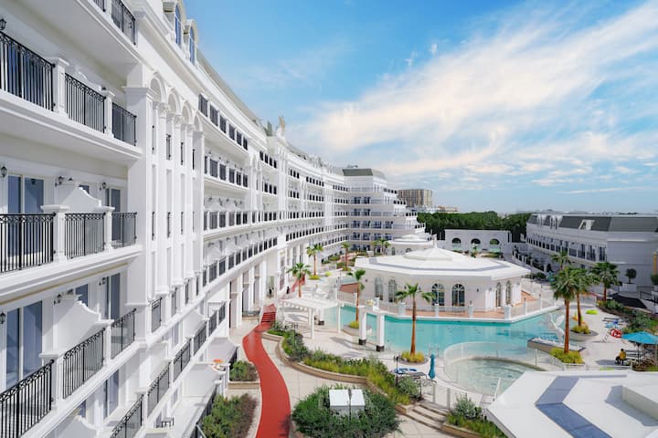 Livin' Holidays | 1 Br | Next To Miracle Garden - Dubai