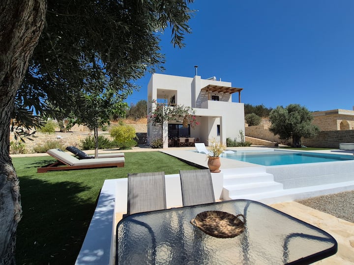 Villa Neroli – Pool & Mountain Views In Pitsidia - Pitsidia