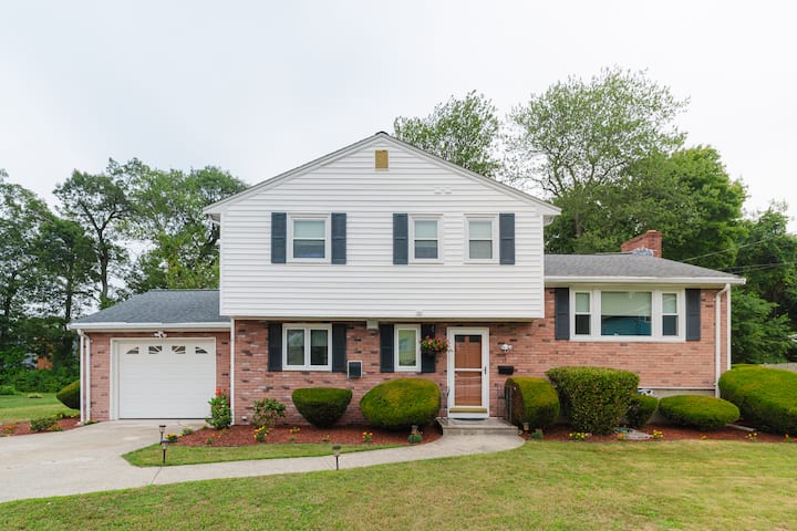 17 - 4br Randolph | Cozy Single House - Brockton, MA