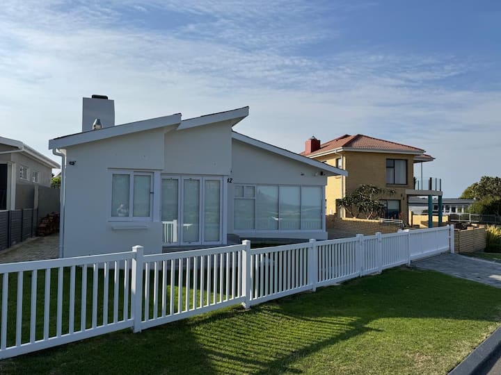 Seafront House With A View - Kleinmond