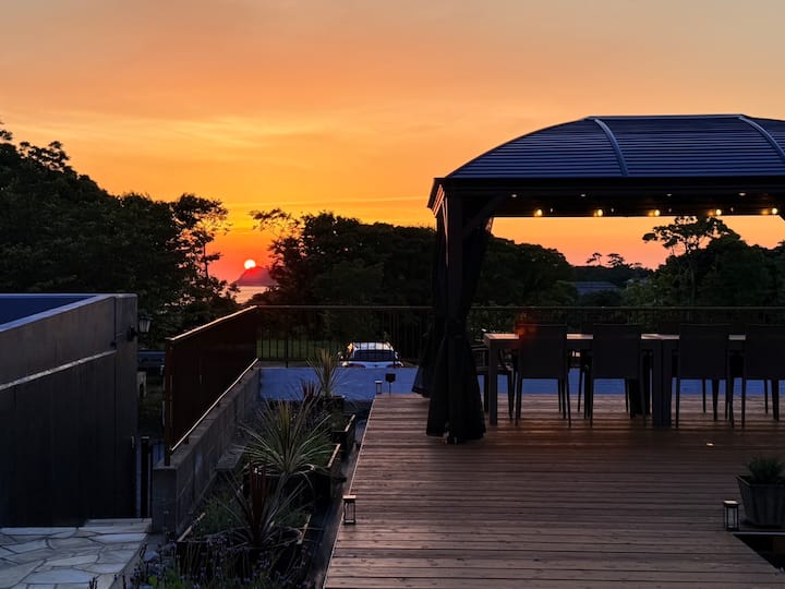 福岡県宗像市の海と山に囲まれた完全プライベートヴィラ
Bbq・サウナで夕陽を眺め心をほどく - 宗像市