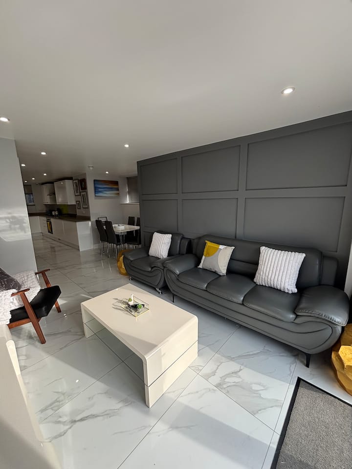 Group Getaway - 5br 5ba - High Wycombe