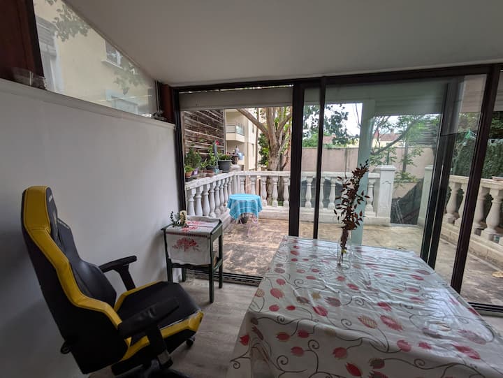 House With A Fireplace, Terrace - 리옹