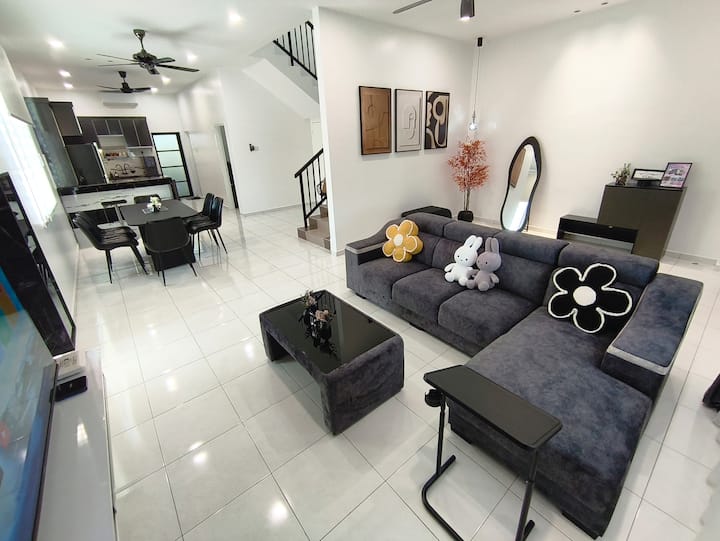*Modern & Spacious* 2‑storey Home, Up To 12 Pax - Sungai Petani