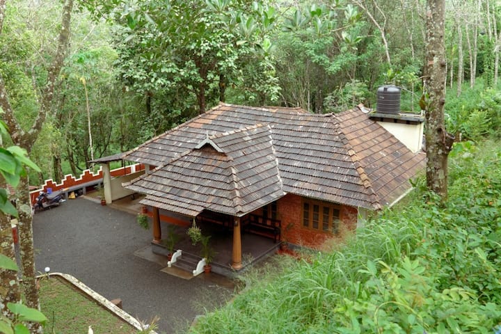 Private 3 Bedroom Cottage - Munnar