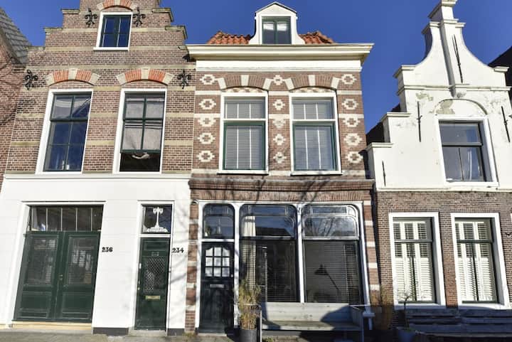 Nieuw: Stijlvol Grachtenpand In Hartje Alkmaar - Alkmaar