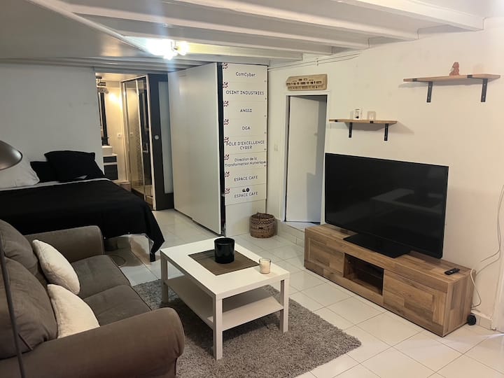 Studio Privé Tv Et Salle De Bain - Villemomble