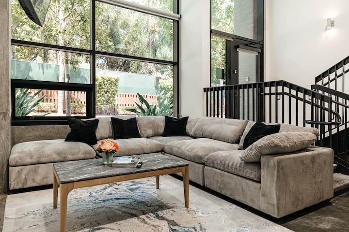 Modern Cozy Loft In Hollywood - West Hollywood, CA