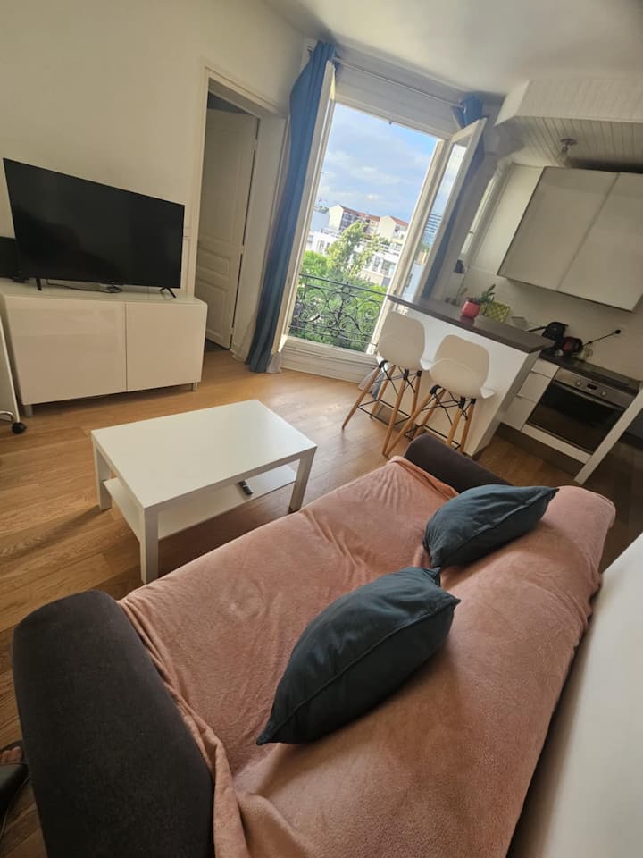 Cosy 2 Pièces à Clichy Avec Vue - ibis Paris Porte de Clichy Centre