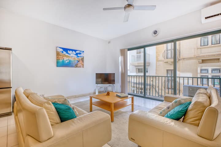 Spacious 3-bedroom Apartment At Tigne Sliema - Malta