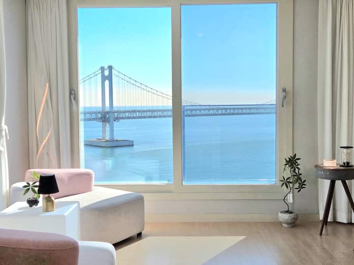 New#미스터멘션합법숙소
#해돋이#불꽃축제#광안 드론쇼
#광안대교  Full  View - Busan