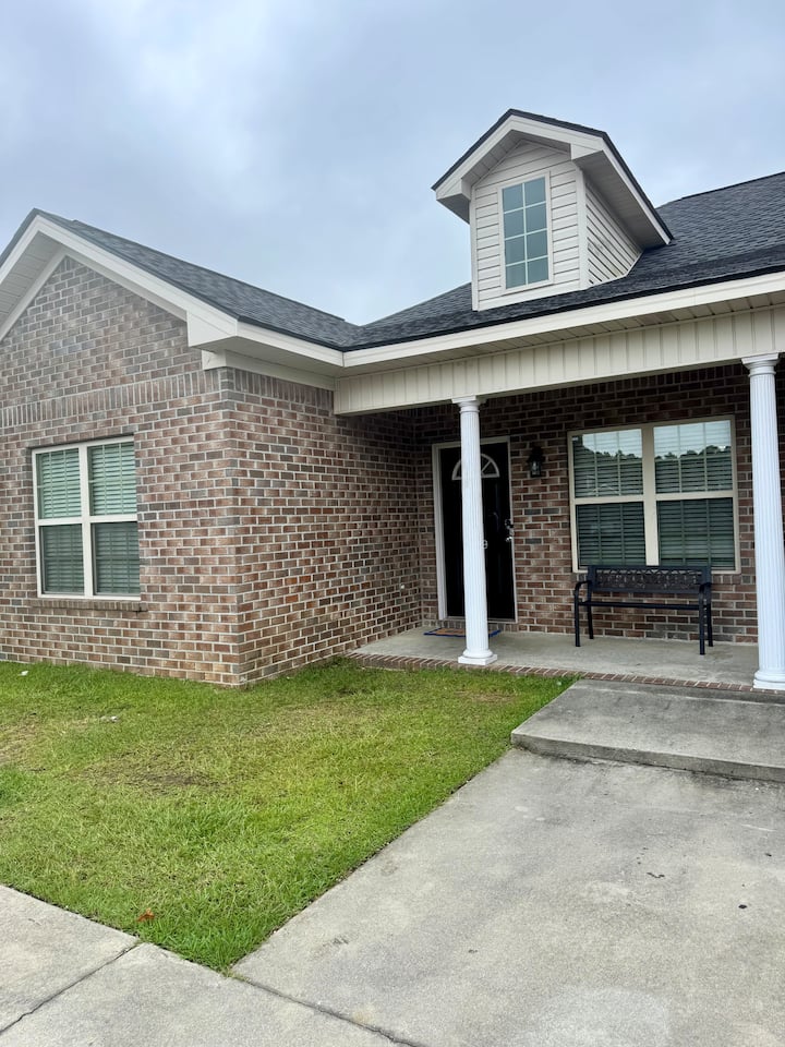 3 Bedroom/4 Bed/private Patio Home On Gsu Campus - Statesboro, GA