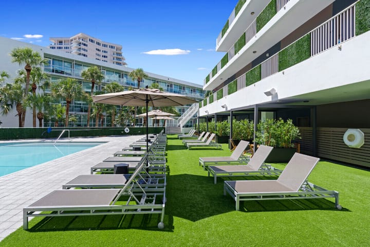 4 Ocean-inspired Units With Outdoor Pool - Fort Lauderdale, FL