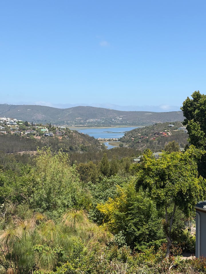 Spacious Knysna Home In Safe Ecoestate • Sleeps 8 - Knysna